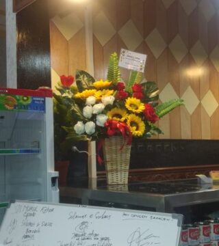 Bunga meja artificial ucapan- Naqie Florist