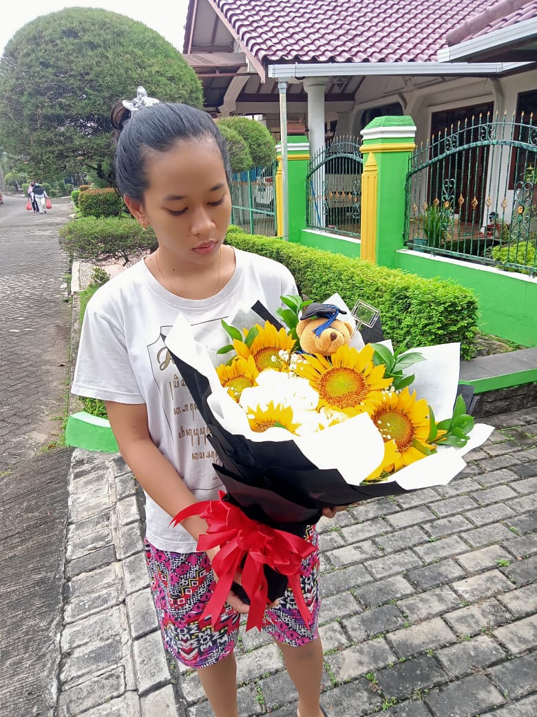 Karangan bunga wisuda - Naqie Florist