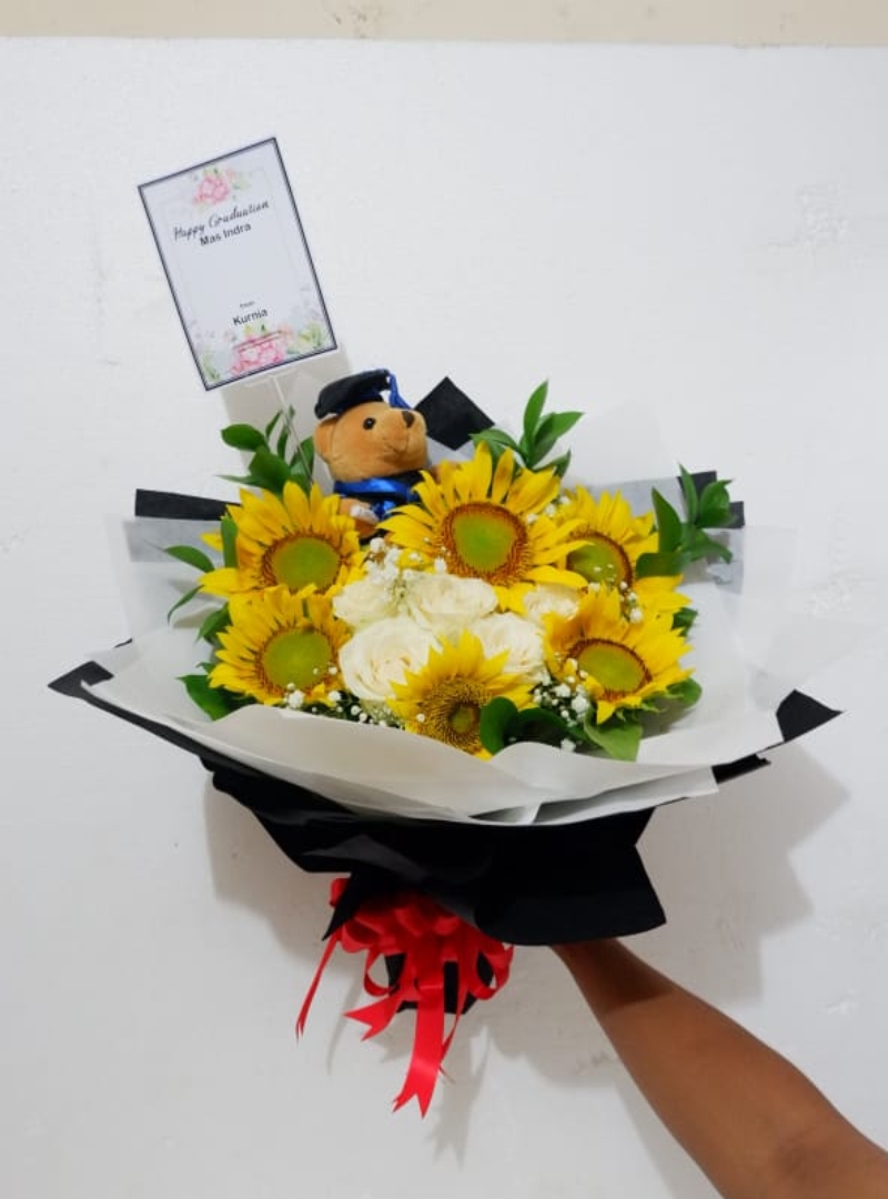 Karangan bunga wisuda - Naqie Florist